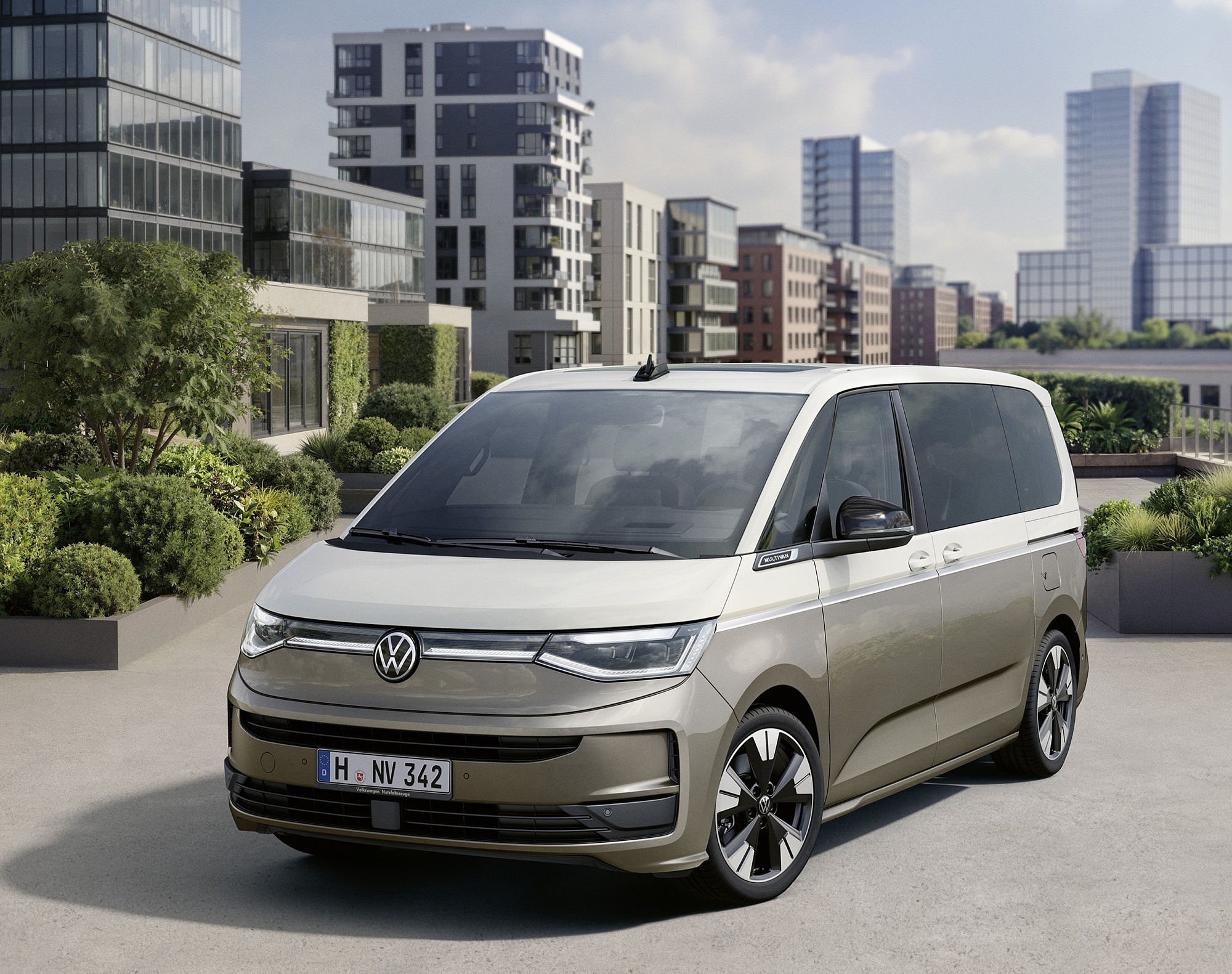 Volkswagen Multivan přijíždí v modernizovaném provedení. Na své si ...
